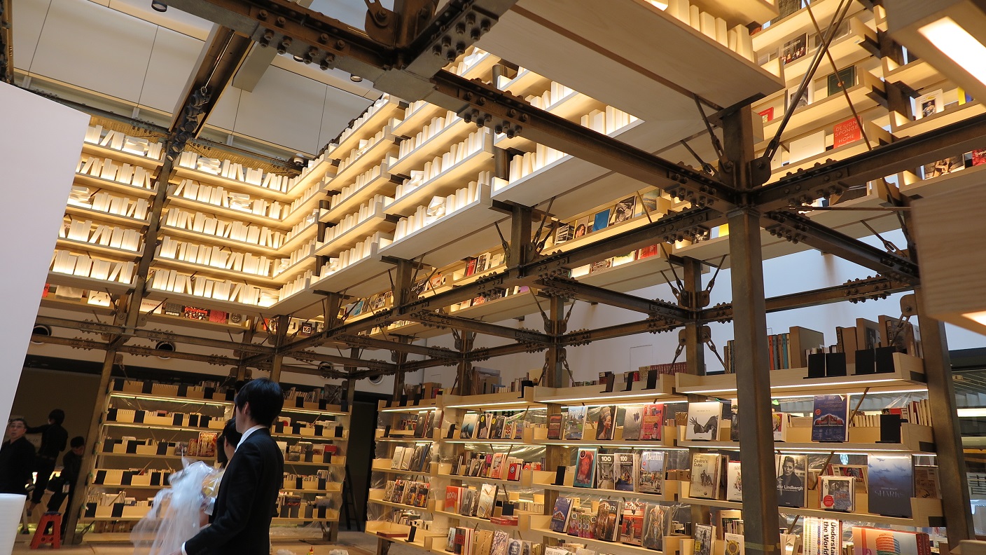 Enjoying GINZA SIX with a series of ARTS | Sumitomo Corporation